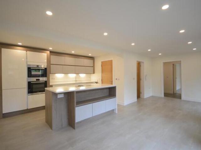 Shared Living/roommate 2 Bedroom For Rent Hindhead Surrey 1800 ELS101344736