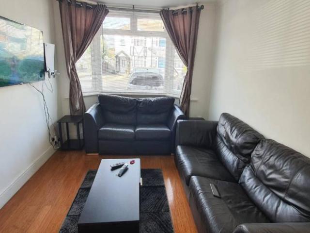 Shared Living/roommate 2 Bedroom For Rent London London 1000 ELS101815146