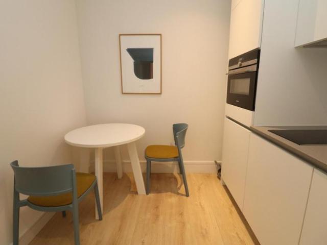 Shared Living/roommate 2 Bedroom For Rent London London 1365 ES90560926