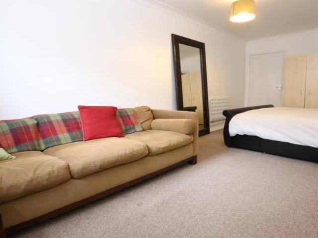 Shared Living/roommate 2 Bedroom For Rent London London 1385 ELS101836818