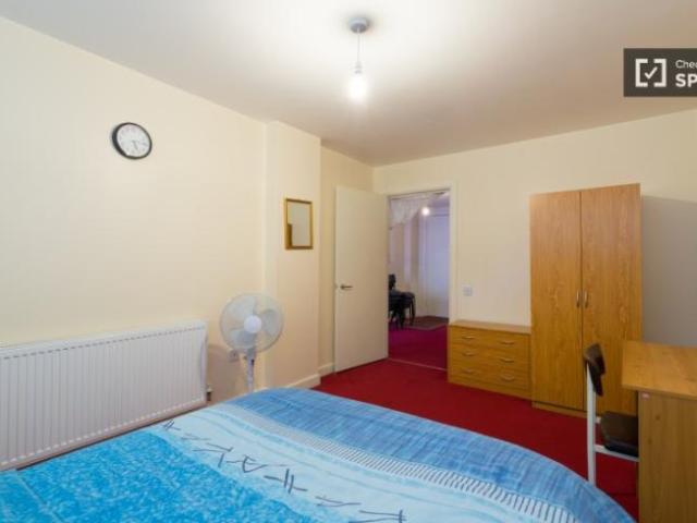Shared Living/roommate 2 Bedroom For Rent London London 550 ELS101815098