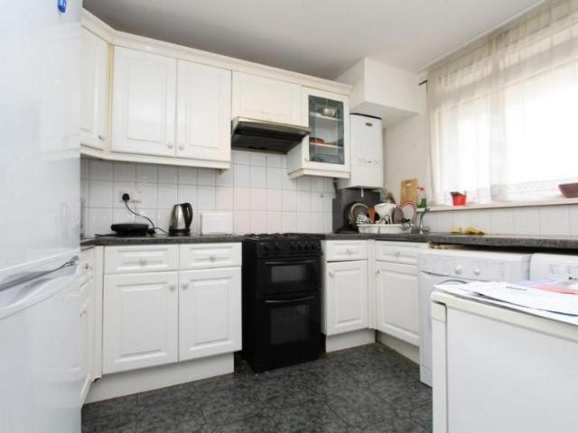 Shared Living/roommate 2 Bedroom For Rent London London 889 ES90559270