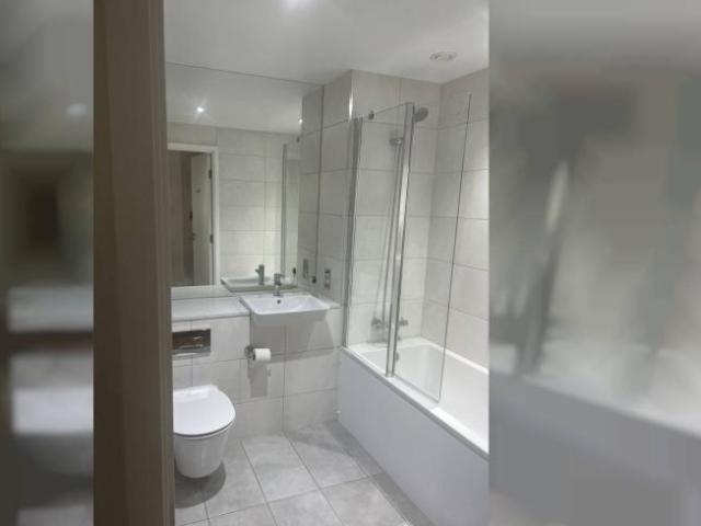Shared Living/roommate 2 Bedroom For Rent London London 940 ELS101816396
