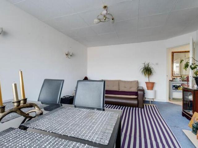 Shared Living/roommate 2 Bedroom For Sale Morden Dorset 340000 ES98278026