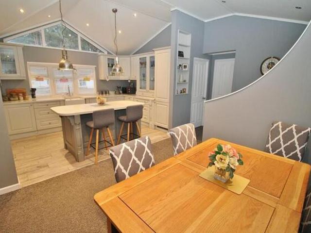 Shared Living/roommate 2 Bedroom For Sale Oakwood Court Oakwood Court 295000 ELS99952361