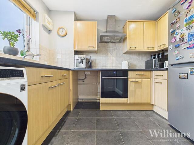 Shared Living/roommate 2 Bedroom For Sale Aylesbury Buckinghamshire 199999 ES99641899