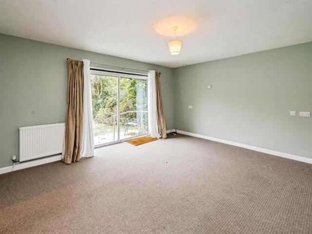 Shared Living/roommate 2 Bedroom For Sale Burnham Berkshire 180000 ES100158477