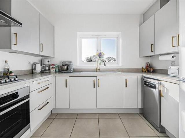 Shared Living/roommate 2 Bedroom For Sale Burgess Hill West Sussex 280000 ES101743247
