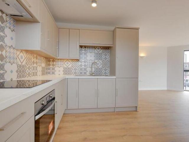 Shared Living/roommate 2 Bedroom For Sale Burgess Hill West Sussex 285000 ELS100096707