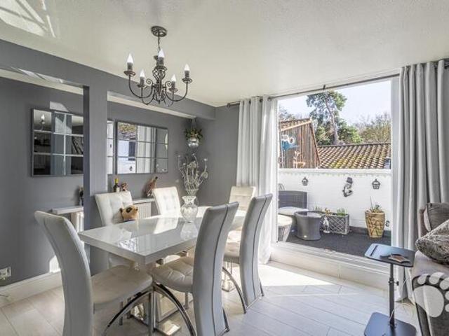 Shared Living/roommate 2 Bedroom For Sale Basildon Essex 250000 ELS100854757