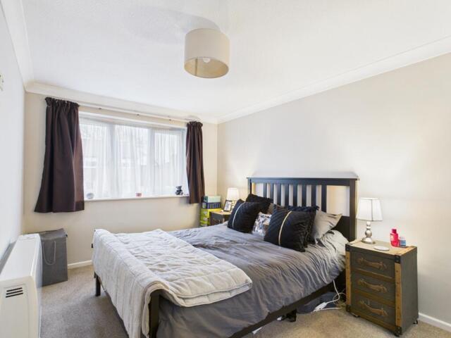 Shared Living/roommate 2 Bedroom For Sale Billericay Essex 250000 ES99029216