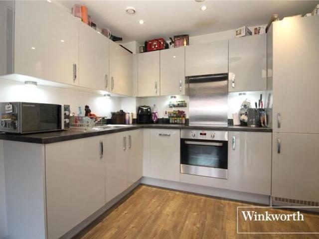 Shared Living/roommate 2 Bedroom For Sale Borehamwood Hertfordshire 325000 ES99475770