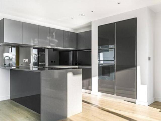 Shared Living/roommate 2 Bedroom For Sale Brentford Greater London 565000 ES100685196