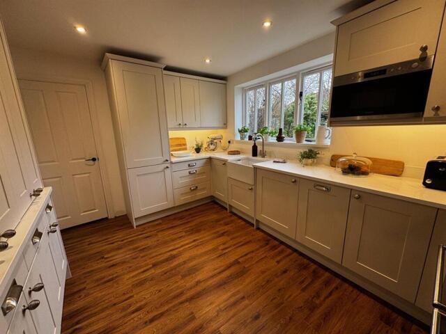 Shared Living/roommate 2 Bedroom For Sale Broom Farm West Broom Farm West 395000 ES99952149