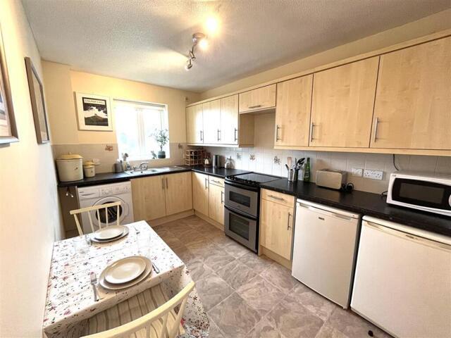 Shared Living/roommate 2 Bedroom For Sale Charmouth Dorset 150000 ES98503574