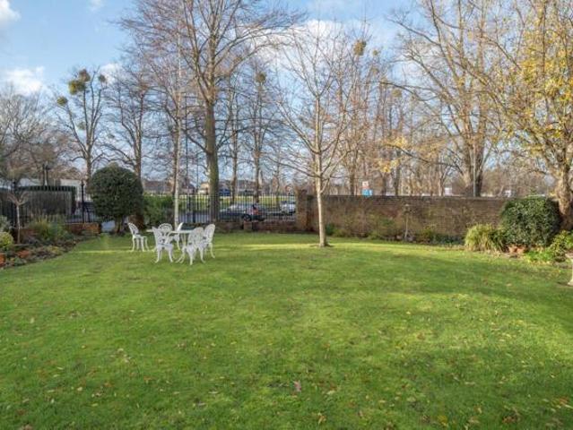 Shared Living/roommate 2 Bedroom For Sale Cheltenham Gloucestershire 155000 ELS98765780