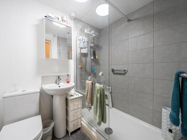 Shared Living/roommate 2 Bedroom For Sale Cheltenham Gloucestershire 110000 ES101119411