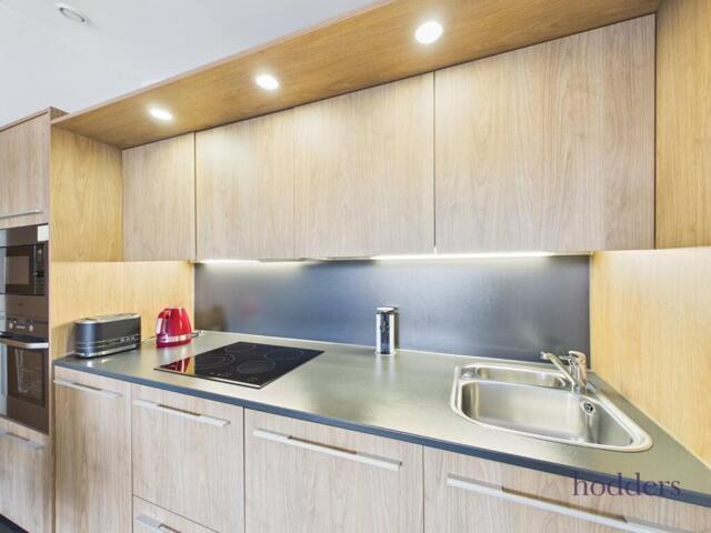 Shared Living/roommate 2 Bedroom For Sale Chertsey Surrey 325000 ES100578884