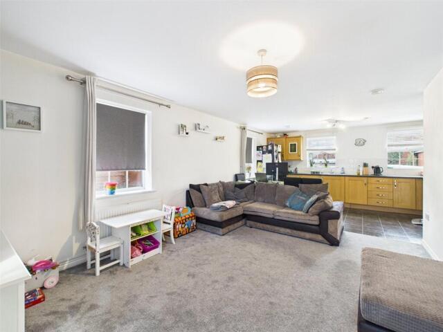 Shared Living/roommate 2 Bedroom For Sale Chinnor Oxfordshire 245000 ELS101351952