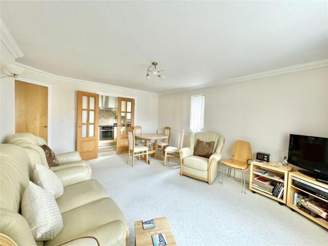 Shared Living/roommate 2 Bedroom For Sale Christchurch Dorset 250000 ELS101351685