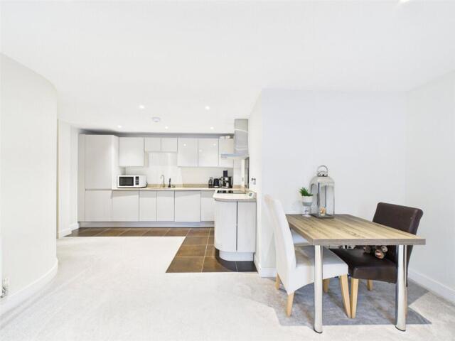 Shared Living/roommate 2 Bedroom For Sale Christchurch Dorset 325000 ELS100786906