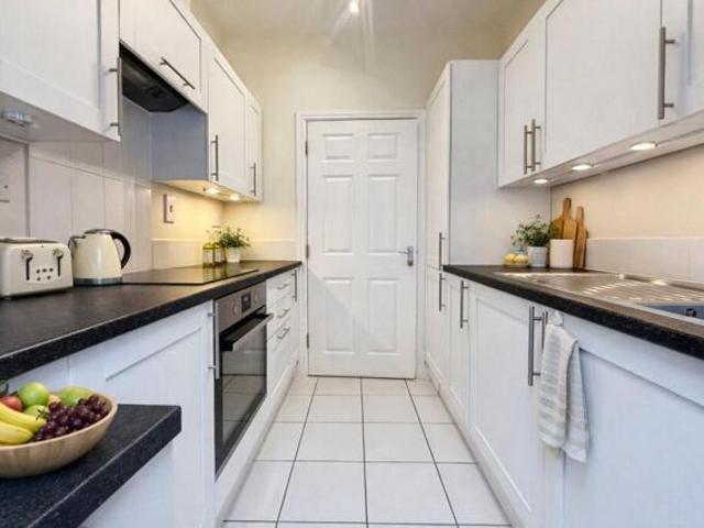 Shared Living/roommate 2 Bedroom For Sale Crowthorne Berkshire 250000 ELS99161964