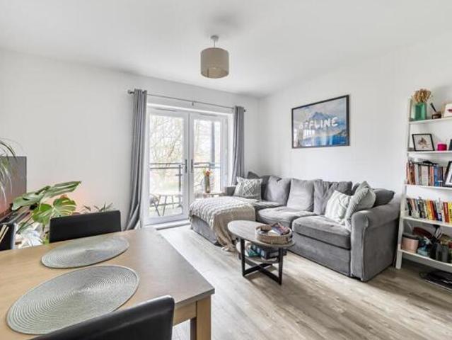 Shared Living/roommate 2 Bedroom For Sale Crowthorne Wokingham 300000 ES101677092