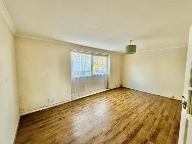 Shared Living/roommate 2 Bedroom For Sale Ealing Great London 150000 ES98834499