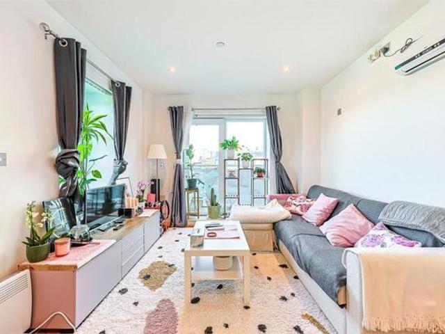 Shared Living/roommate 2 Bedroom For Sale Ealing Greater London 500000 ES98765856