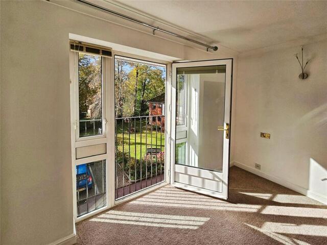 Shared Living/roommate 2 Bedroom For Sale Fleet Hampshire 165000 ES98612443