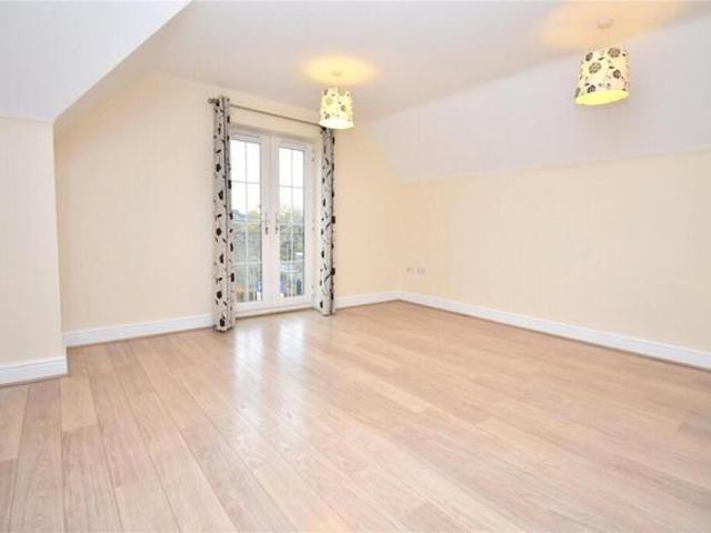 Shared Living/roommate 2 Bedroom For Sale Fleet Hampshire 200000 ES99437375