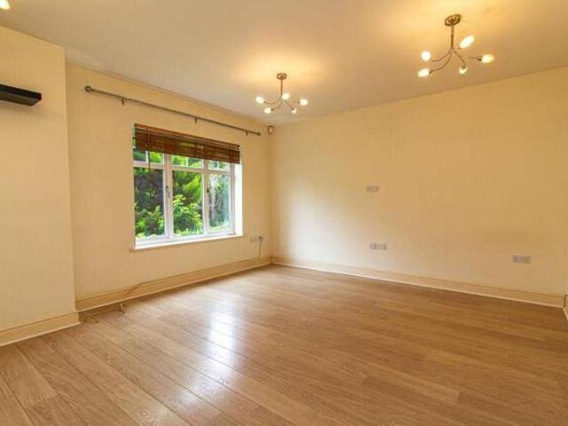 Shared Living/roommate 2 Bedroom For Sale Fleet Hampshire 250000 ES101678190