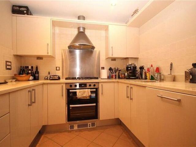 Shared Living/roommate 2 Bedroom For Sale Guildford Surrey 335000 ES99475800