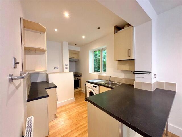 Shared Living/roommate 2 Bedroom For Sale Haslemere Surrey 190000 ES99688645
