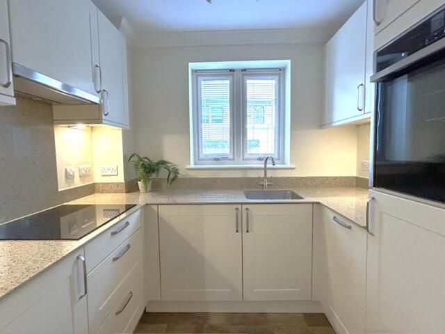 Shared Living/roommate 2 Bedroom For Sale Haywards Heath West Sussex 295000 ES101996106