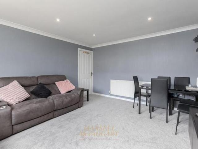 Shared Living/roommate 2 Bedroom For Sale Horley Surrey 230000 ES98205105