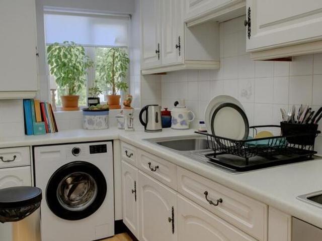 Shared Living/roommate 2 Bedroom For Sale Horsham West Sussex 275000 ES99523632