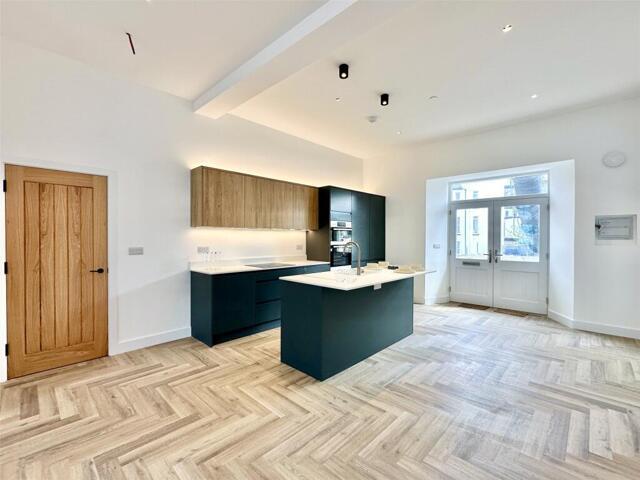 Shared Living/roommate 2 Bedroom For Sale Ilfracombe Devon 210000 ES99130266