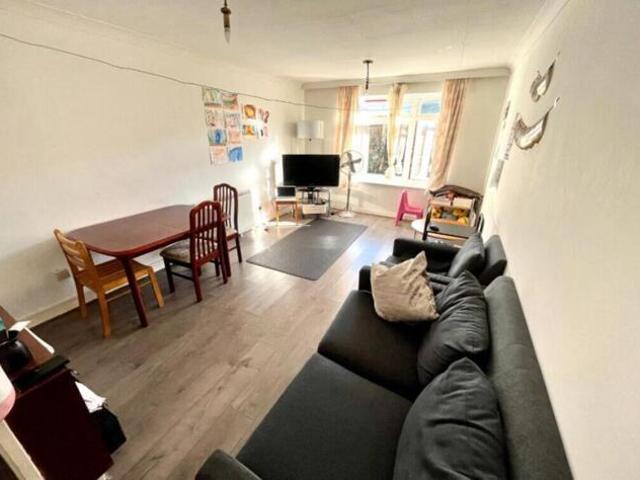 Shared Living/roommate 2 Bedroom For Sale Luton Bedfordshire 179999 ES99161891