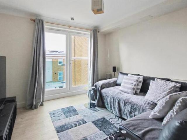 Shared Living/roommate 2 Bedroom For Sale Leatherhead Surrey 285000 ES99571673