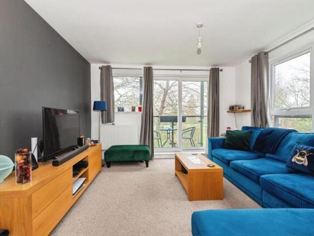 Shared Living/roommate 2 Bedroom For Sale Leatherhead Surrey 315000 ES99895589