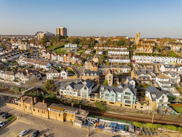 Shared Living/roommate 2 Bedroom For Sale Leigh Southend on Sea 600000 ES101675136