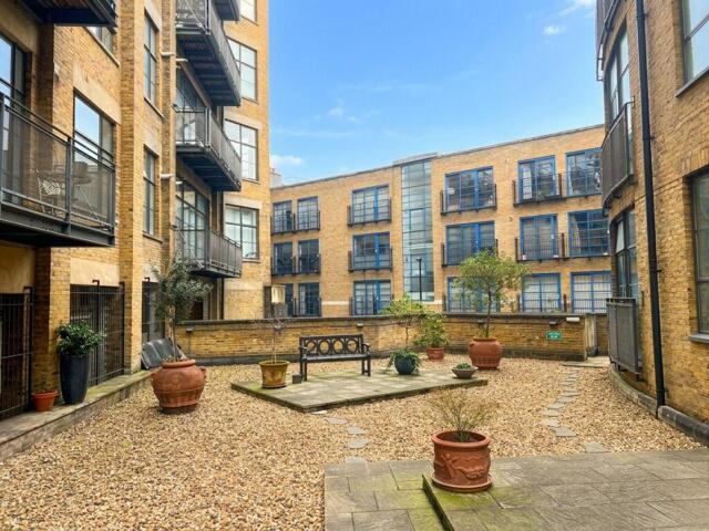 Shared Living/roommate 2 Bedroom For Sale London Greater London 850000 ES100987943