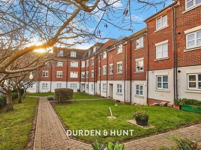 Shared Living/roommate 2 Bedroom For Sale Loughton Essex 400000 ELS101674700
