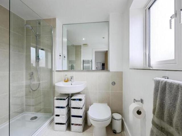 Shared Living/roommate 2 Bedroom For Sale Redhill Surrey 350000 ES101316172