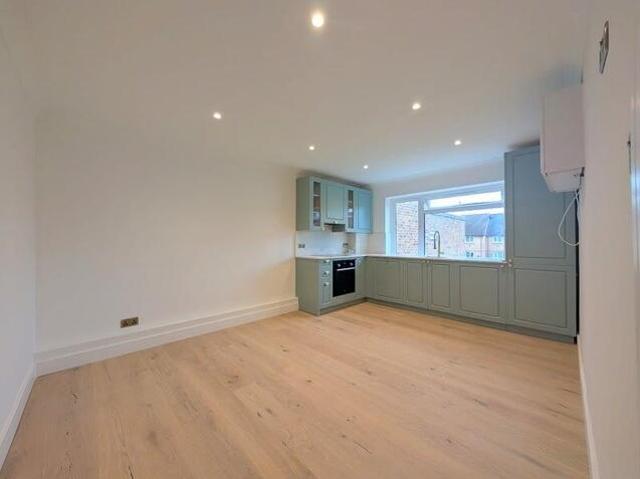 Shared Living/roommate 2 Bedroom For Sale Stanwell Surrey 279950 ES101996298