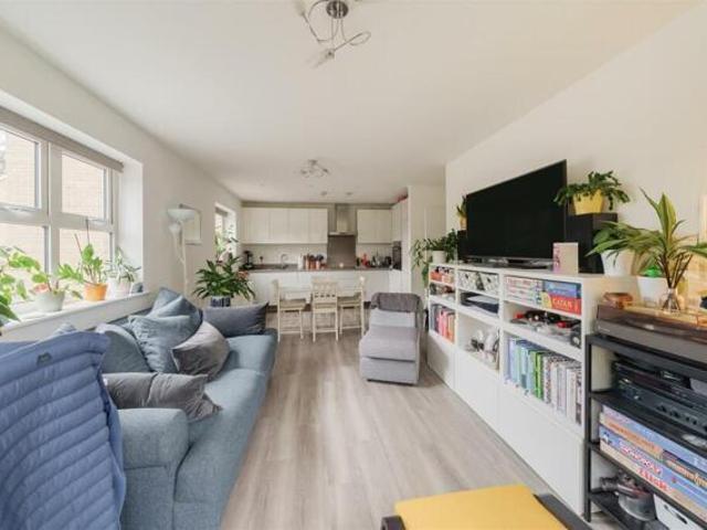 Shared Living/roommate 2 Bedroom For Sale Surrey Great London 375000 ES98504106