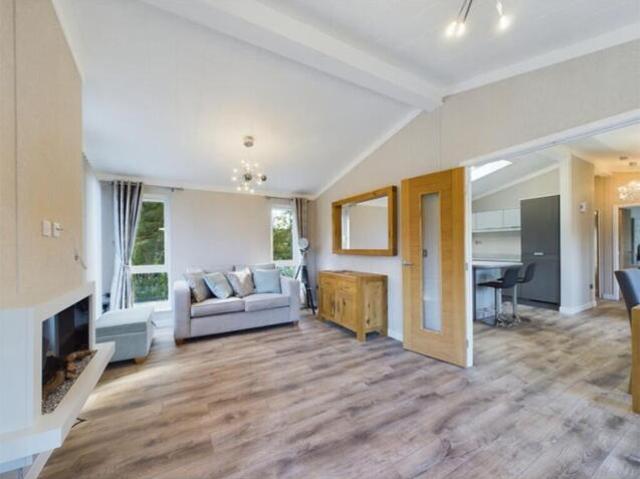 Shared Living/roommate 2 Bedroom For Sale Surrey Great London 385000 ES99840537