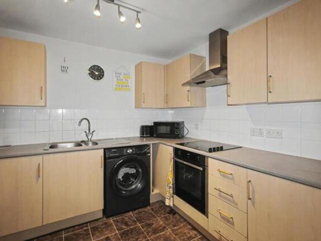 Shared Living/roommate 2 Bedroom For Sale Surrey Hampshire 210000 ES99437192