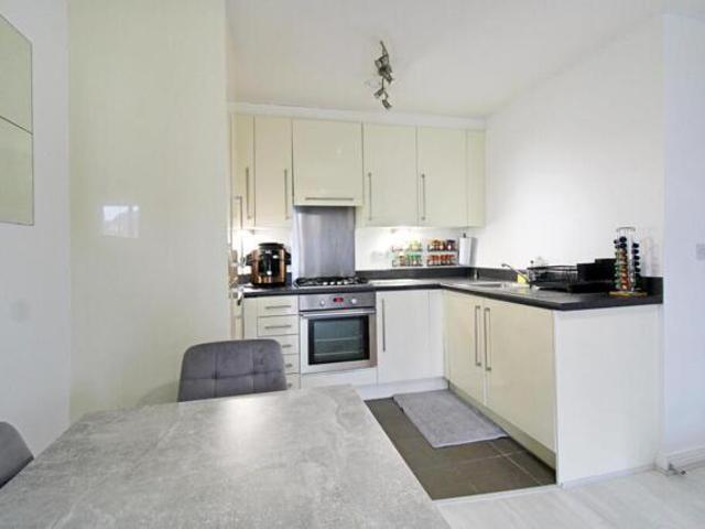 Shared Living/roommate 2 Bedroom For Sale Surrey Hampshire 235000 ELS100263269